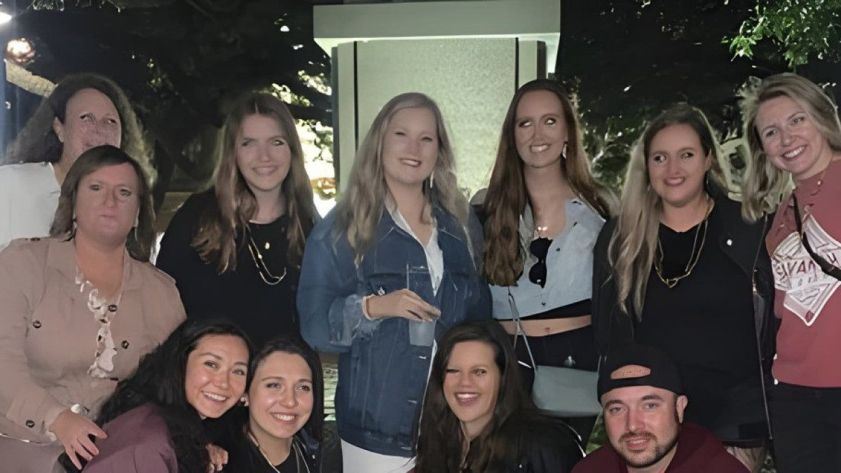 Spirits with Spirits Happy Hour Walking Bar Pub Crawl | Visit Savannah