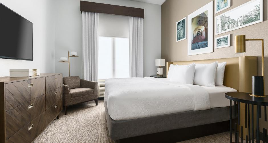 Bluff Hotel Savannah | VisitSavannah.com