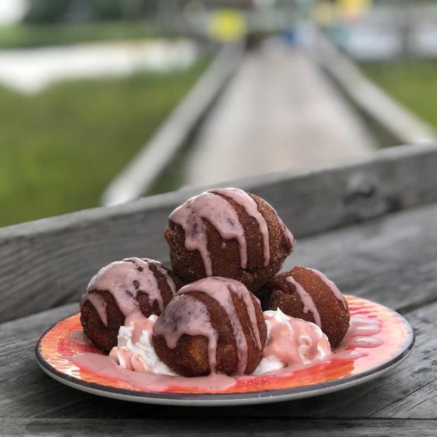 10 Must-Try Places to Eat on Tybee Island | VisitSavannah.com